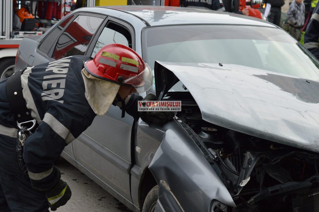 ACCIDENT cu victimă ÎNCARCERATĂ la Timișoara. Neatenția face victime ...
