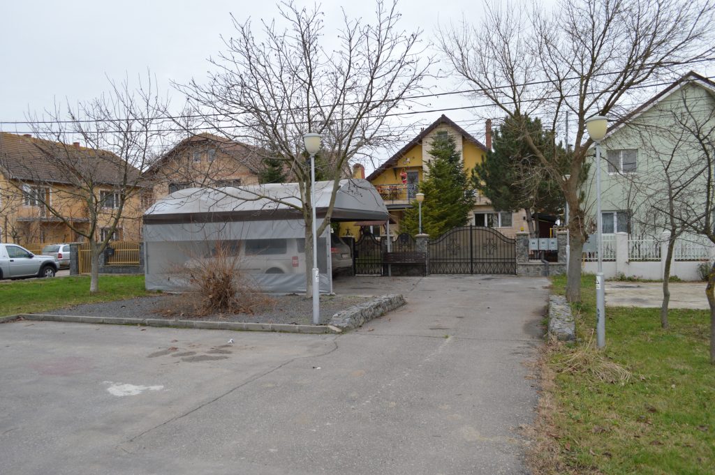 EXCLUSIV Cum își iluminează Dorin Cândea construcția ilegală, furând ...
